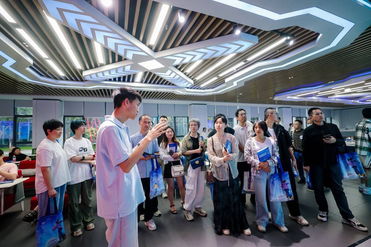 媒体报道 武汉市东西湖区人民政府-武汉临空港经济技术开发区管委会